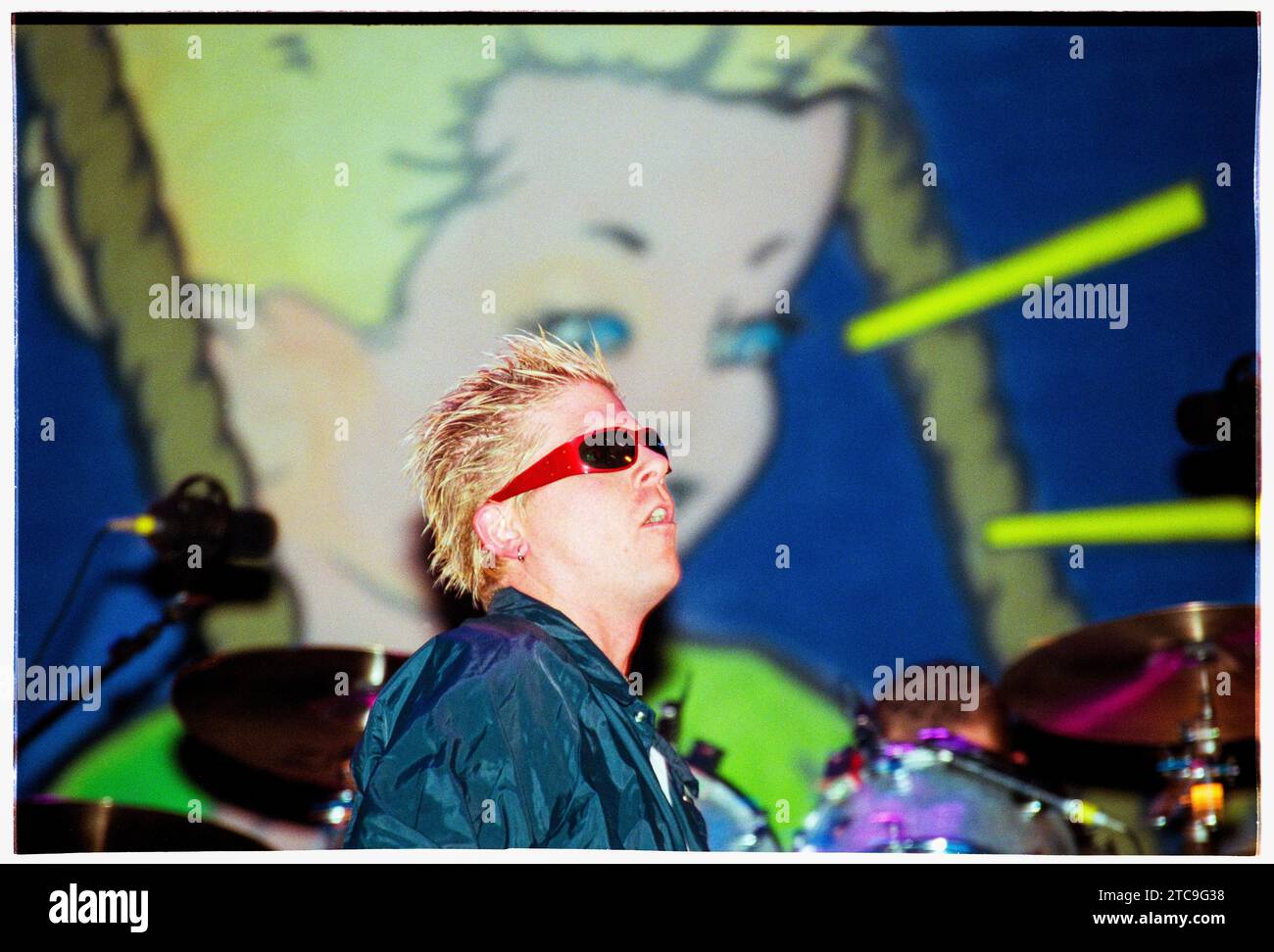 DEXTER HOLLAND, THE OFFSPRING, 1999: A young Dexter Holland of the rock ...