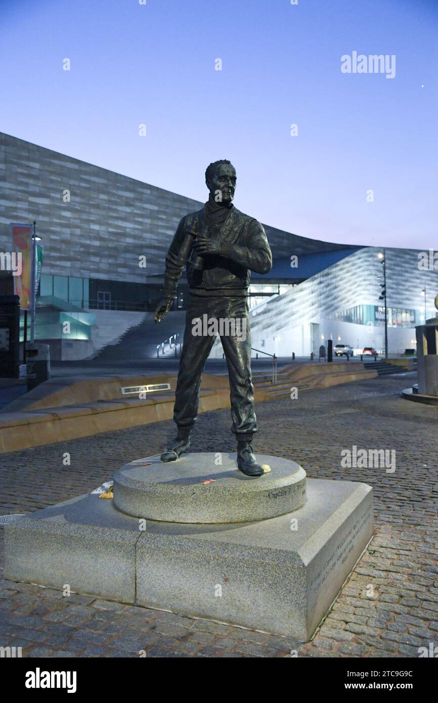 Liverpool, UK. 06th Dec, 2023. Statue of Captain Frederic John Walker ...