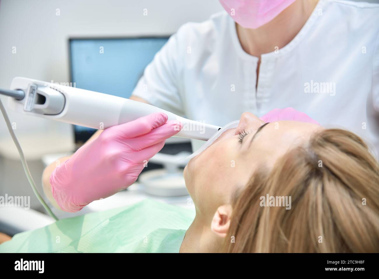 Orthodontist scanning teeth with 3d scanning machine. Modern dentistry ...