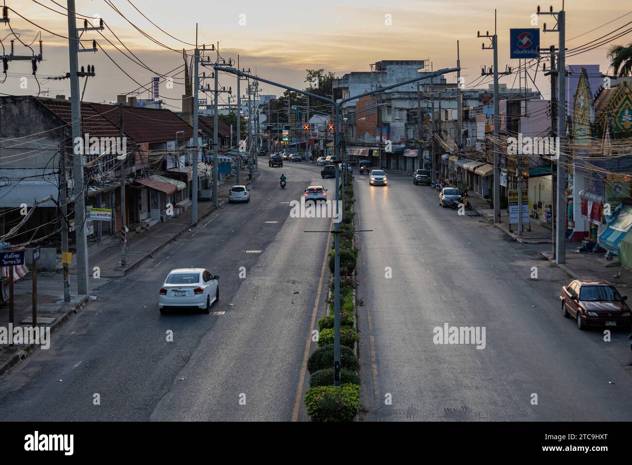 Thailand town center street road tourist hi-res stock photography and ...