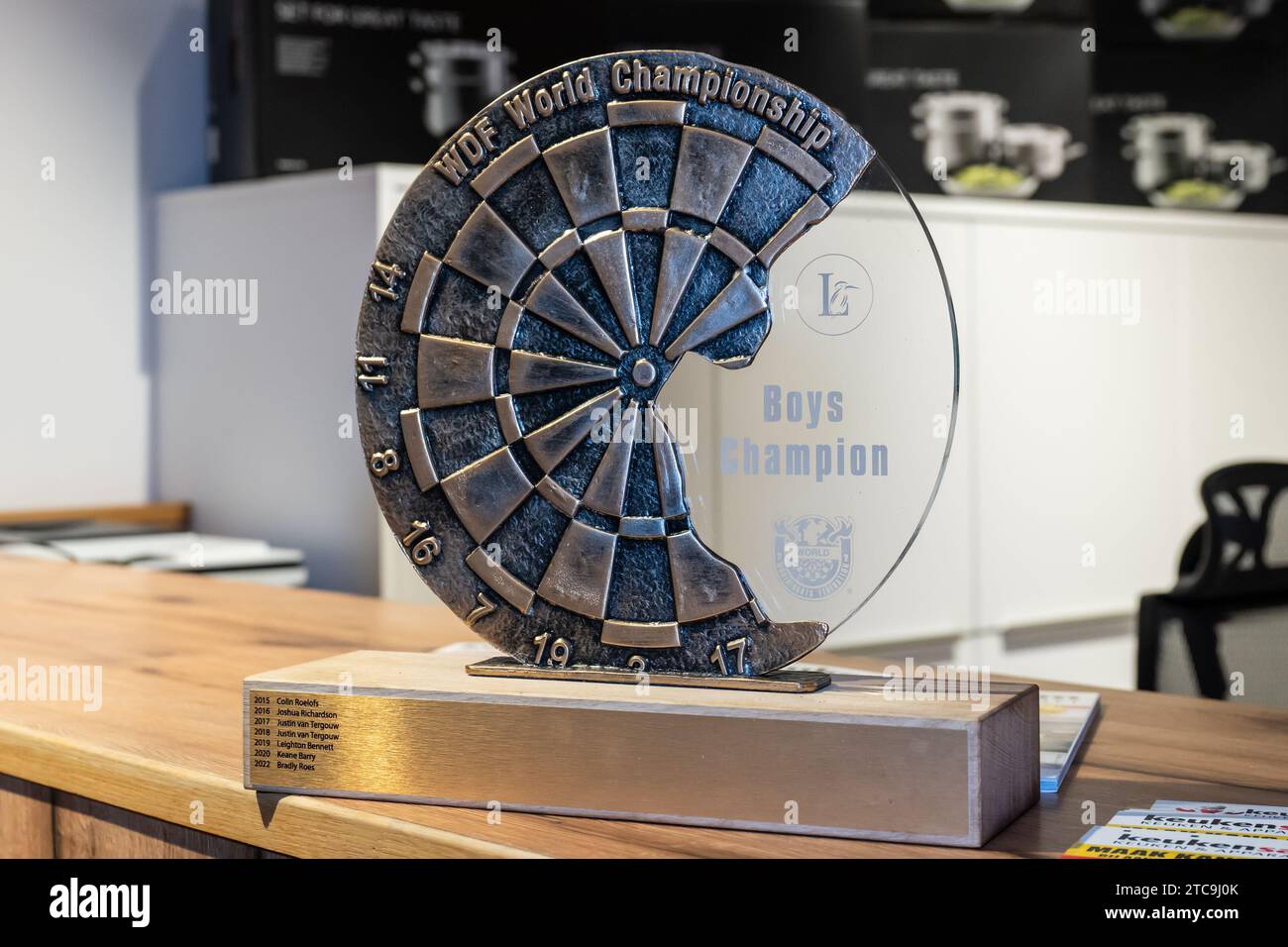 Darts world championship trophy hi-res stock photography and images - Alamy