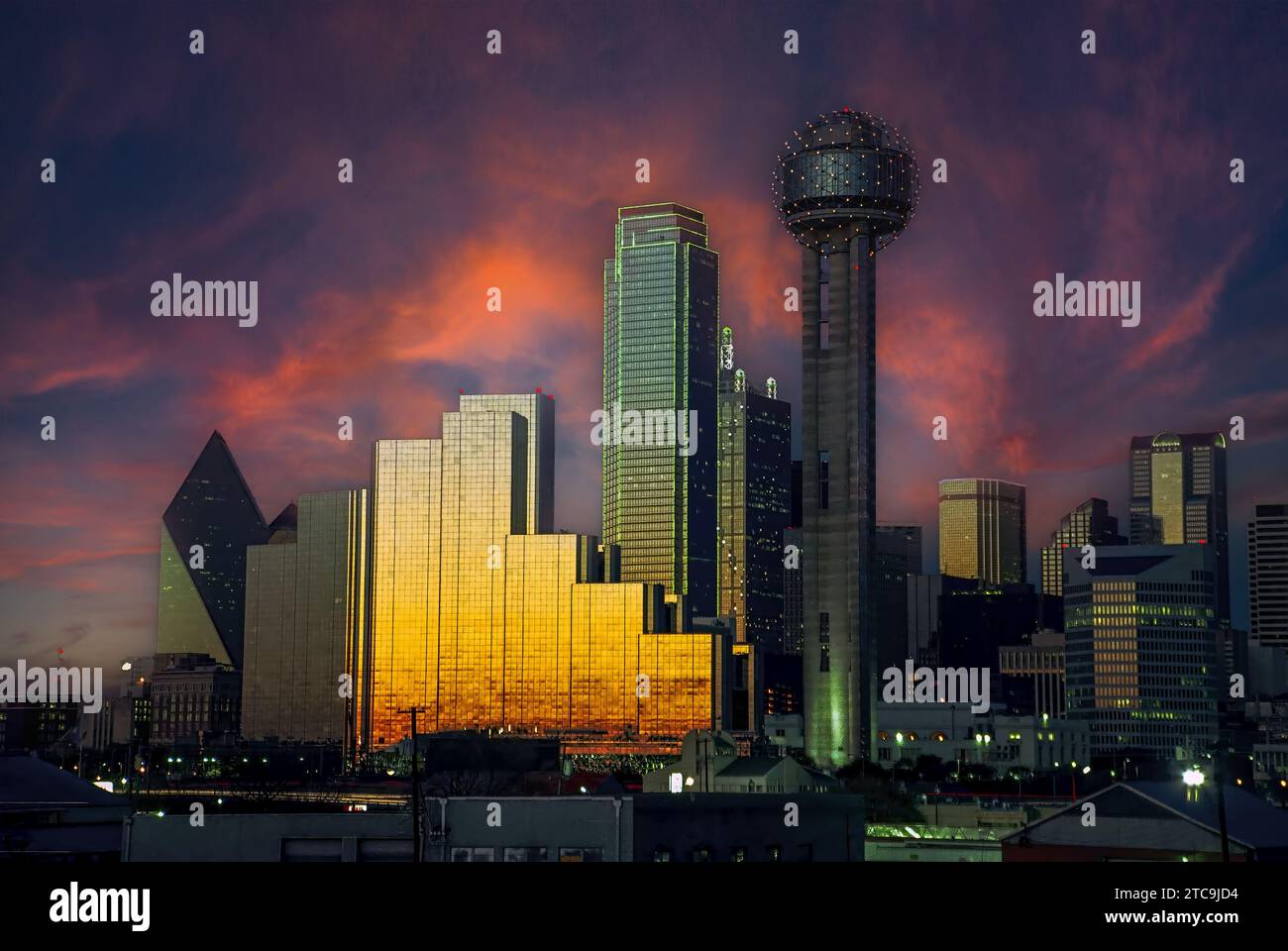 Dallas tx skyline night hi-res stock photography and images - Alamy
