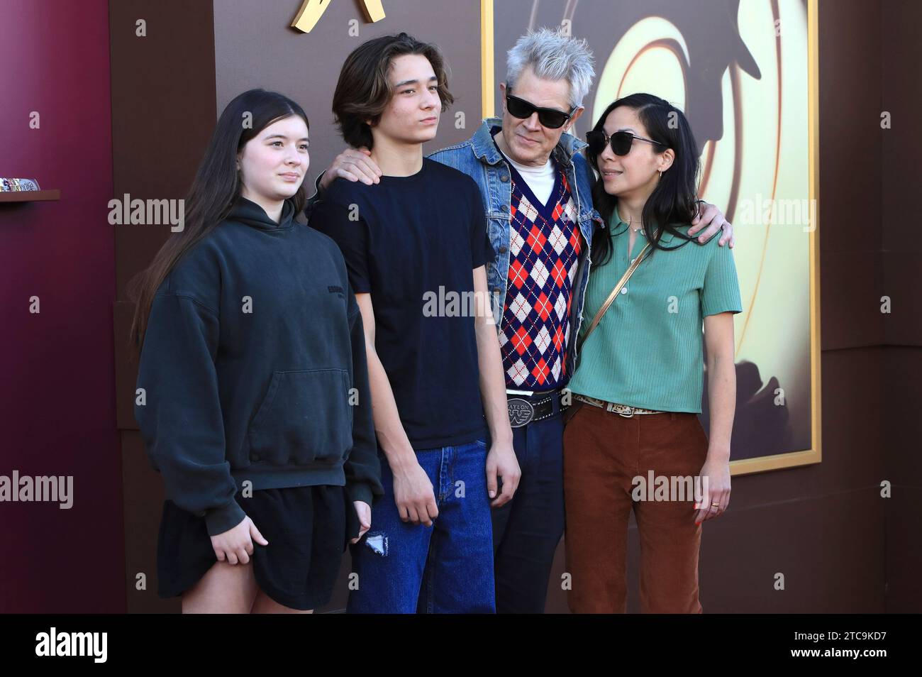 Arlo Clapp, Akira Clapp, Johnny Knoxville und Emily Ting bei der ...