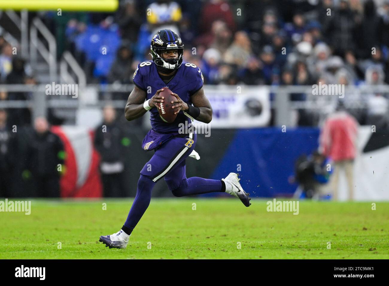 Baltimore Ravens quarterback Lamar Jackson (8) looks to pass the ball ...