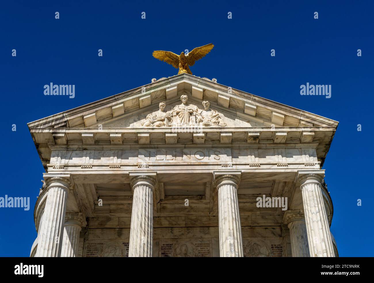 Marble mausoleum and memorial to fallen soldiers of Illinois in the ...