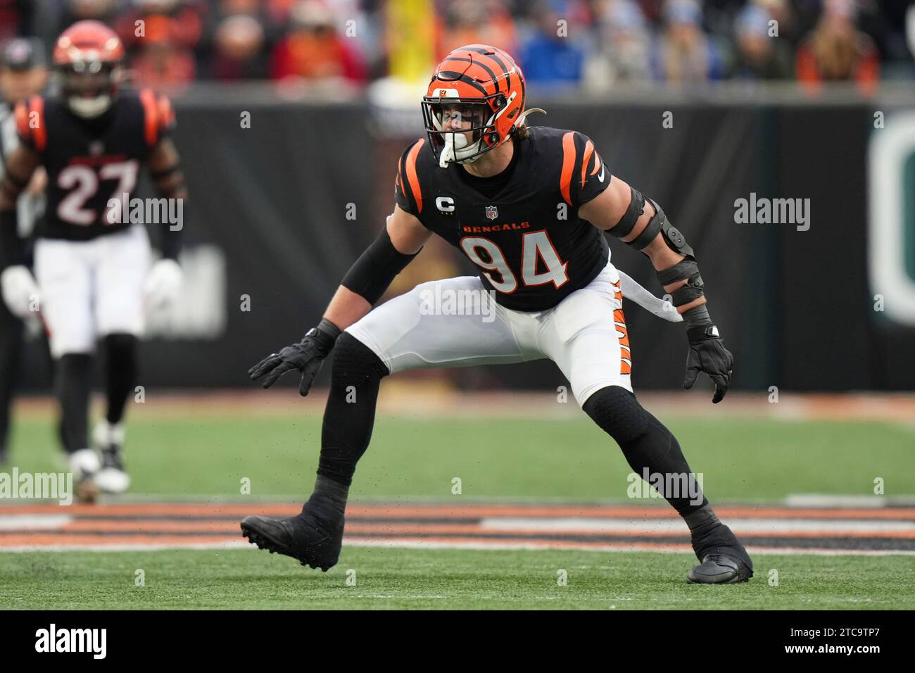 Cincinnati Bengals defensive end Sam Hubbard (94) protects tree edge as ...