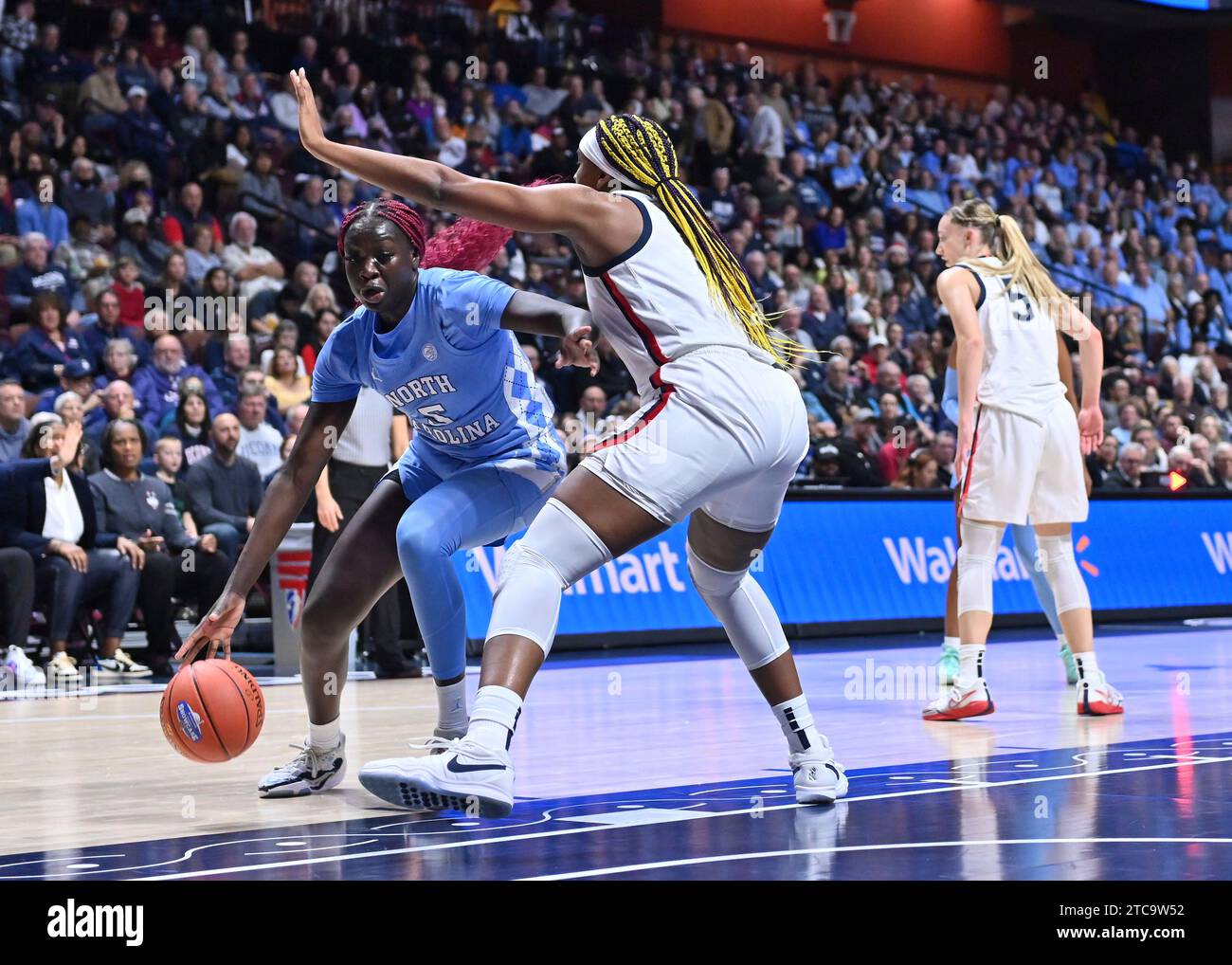 UNCASVILLE, CT - DECEMBER 10: North Carolina Tar Heels forward Maria ...