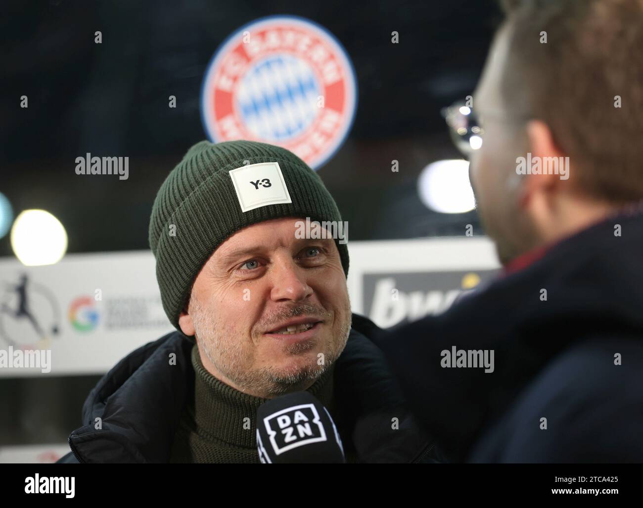 Hier beim interview dazn hi-res stock photography and images - Alamy