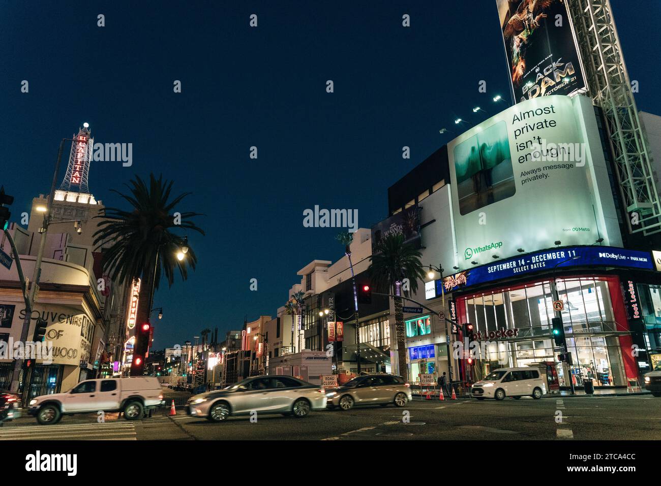 LOS ANGELES, usa - dec 2th 2022 Tourists flock to nightlife businesses ...