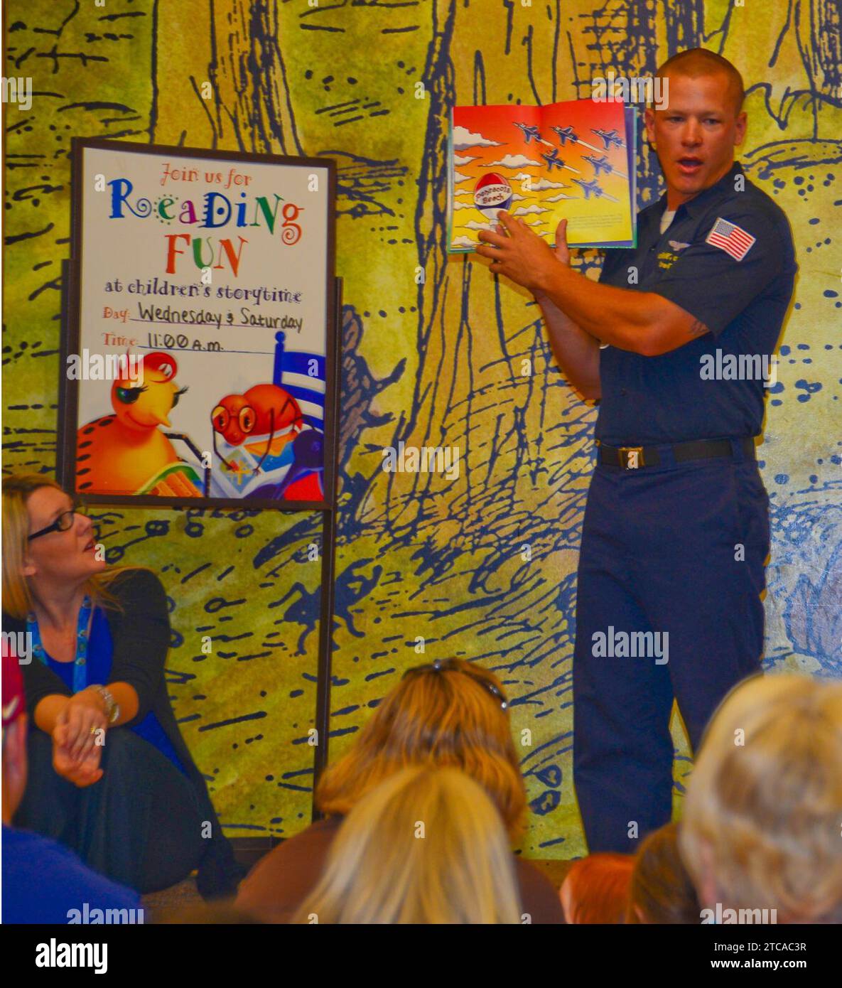 Weekly children's story time 130612-N-AA791-027 Stock Photo - Alamy