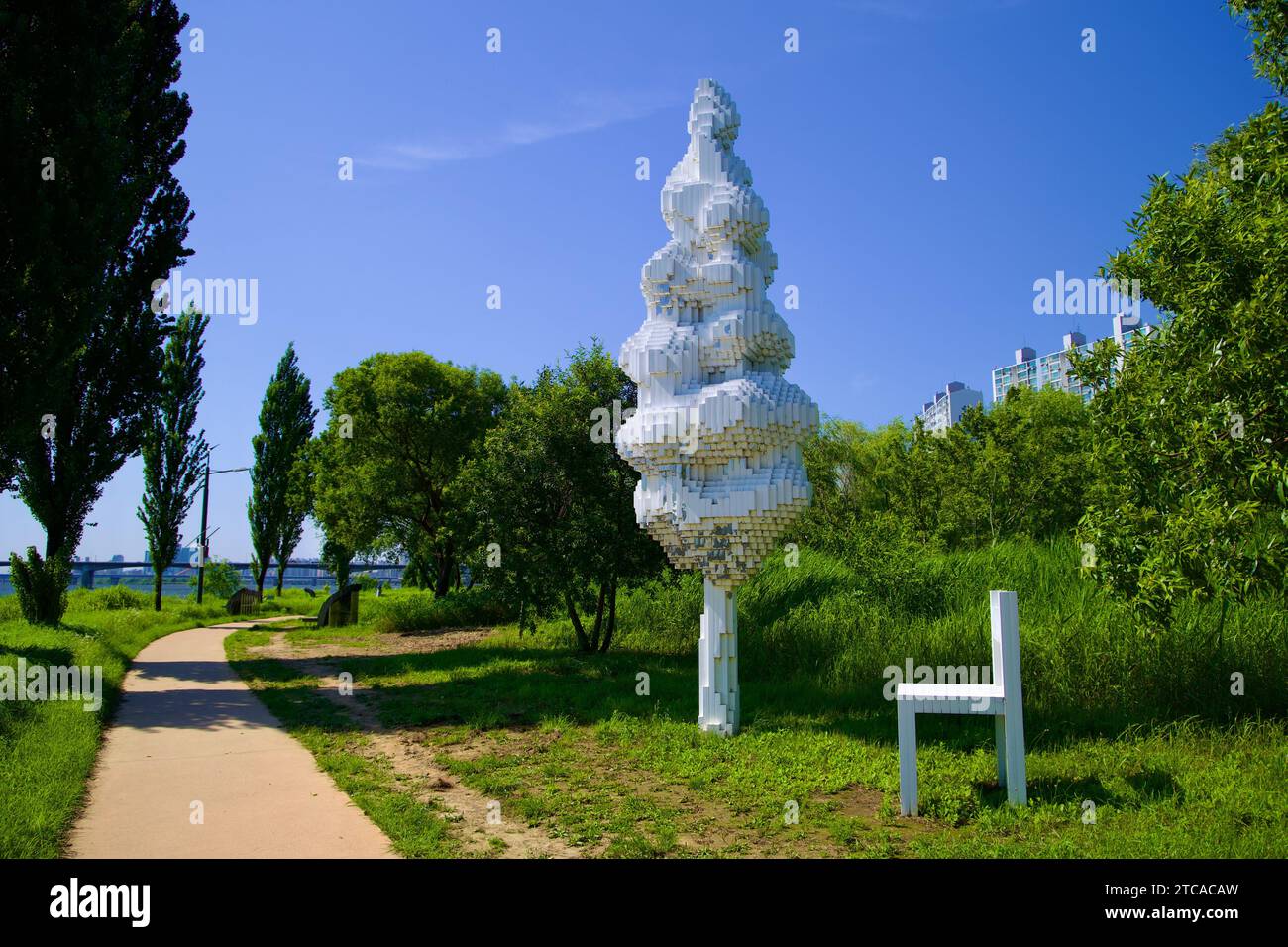 The 'Han River Tree-P6', a 7.2-meter pixelated mulberry tree sculpture ...