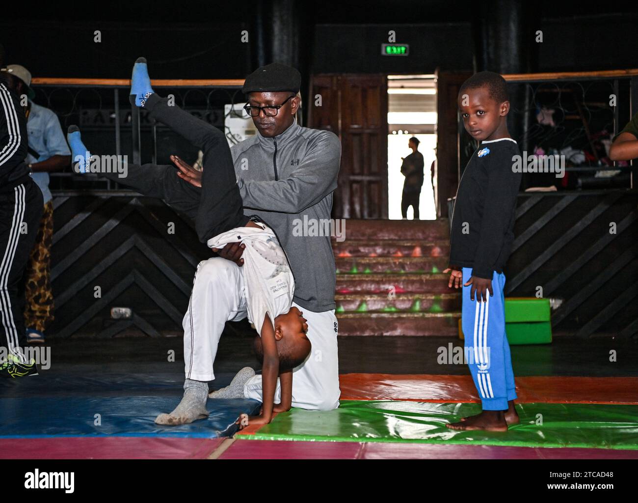 Nairobi, Kenya. 18th Nov, 2023. Mathias Kavita instructs students to ...