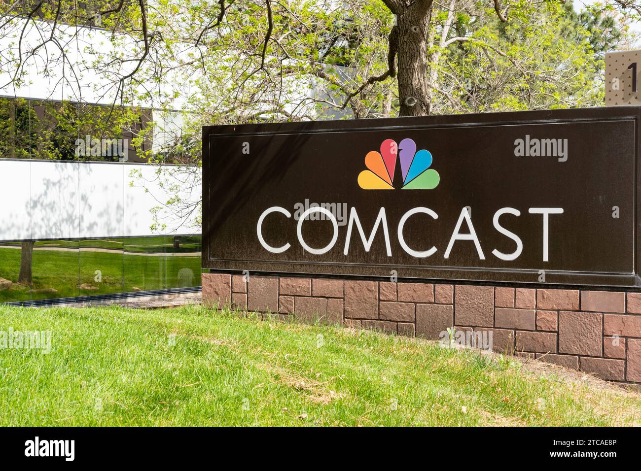 Comcast sign logo hi-res stock photography and images - Alamy