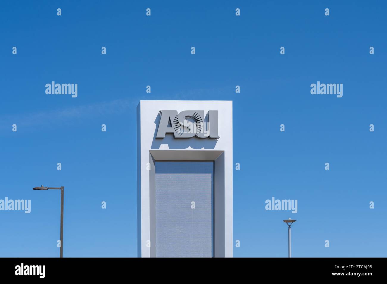 University exterior signage hi-res stock photography and images - Alamy