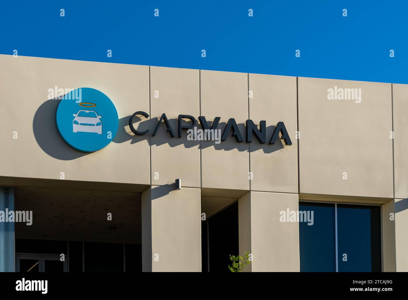 Carvana hi-res stock photography and images - Alamy