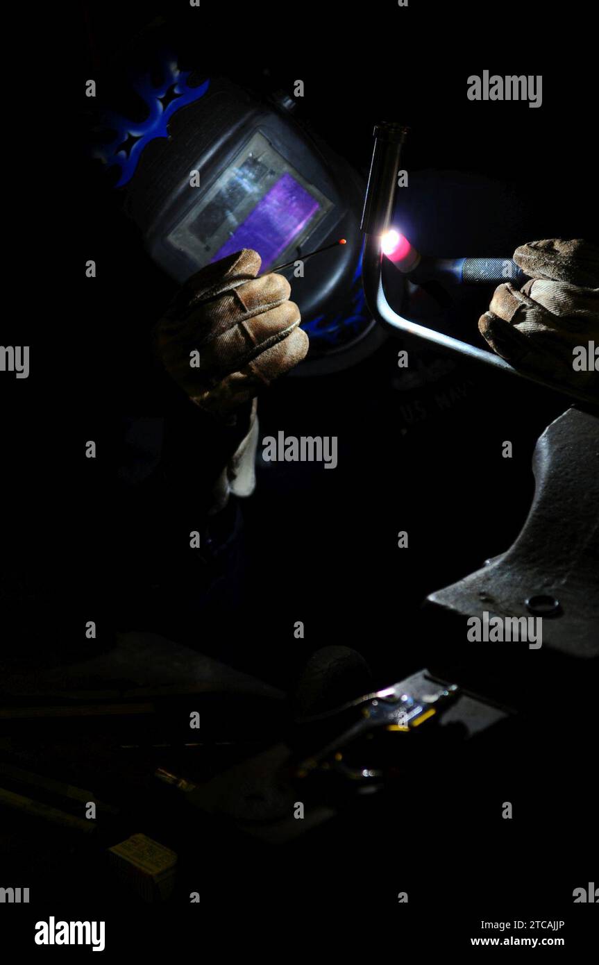 Welding during Continuing Promise 2008 Stock Photo - Alamy
