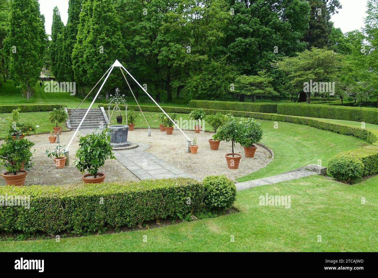 Well - Buscot Park Gardens - Oxfordshire, England Stock Photo - Alamy