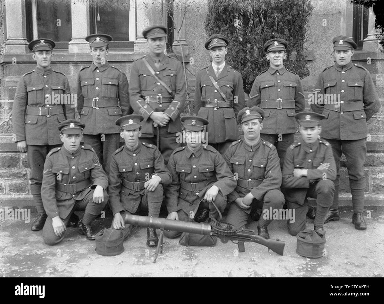 Welsh regiment soldiers with a lewis gun (3891236 Stock Photo - Alamy