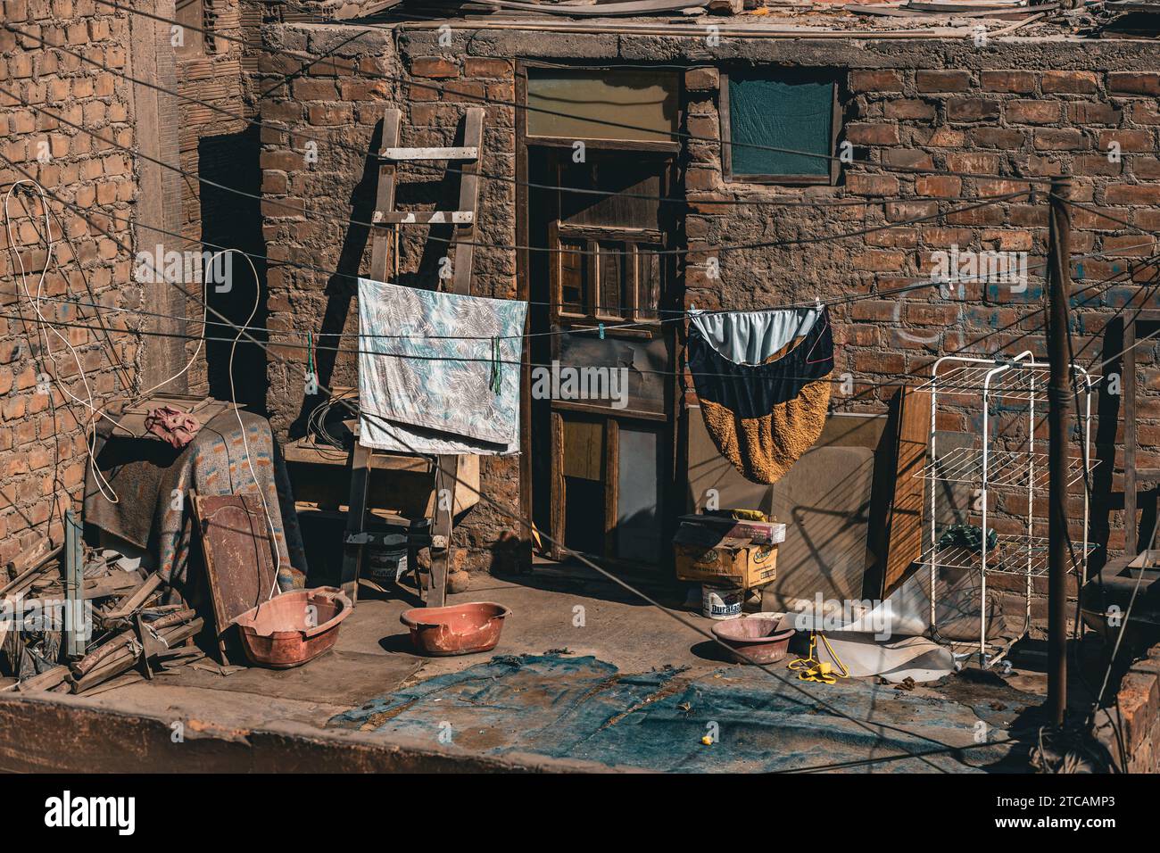 Lima poor housing hi-res stock photography and images - Alamy