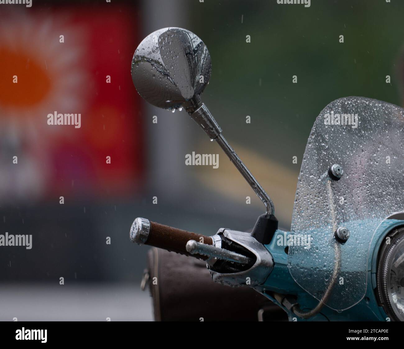 Scooter in the rain Stock Photo - Alamy