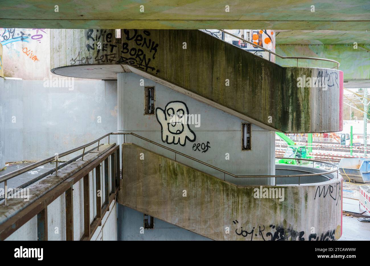 PRODUCTION - 05 December 2023, Hesse, Frankfurt/Main: Graffiti defaces ...