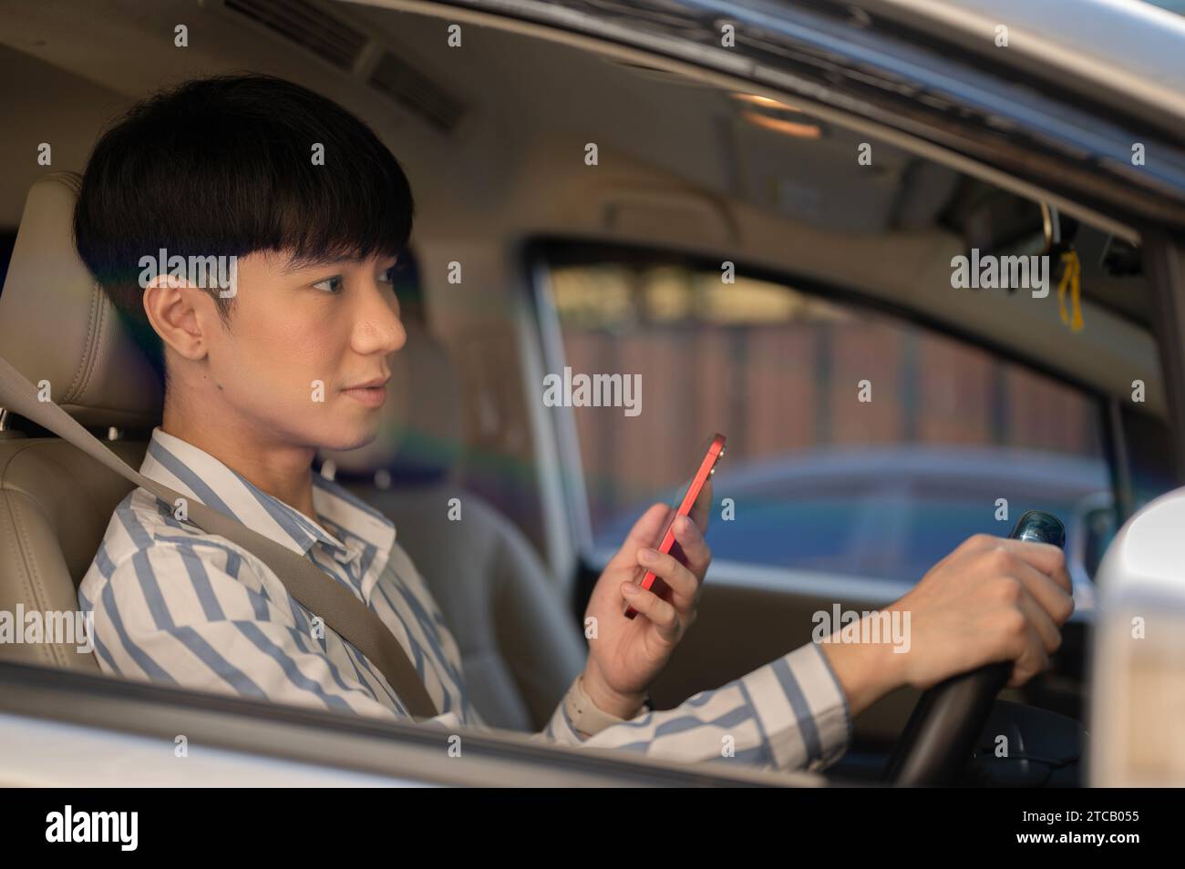 Asian man using phone map hi-res stock photography and images - Alamy