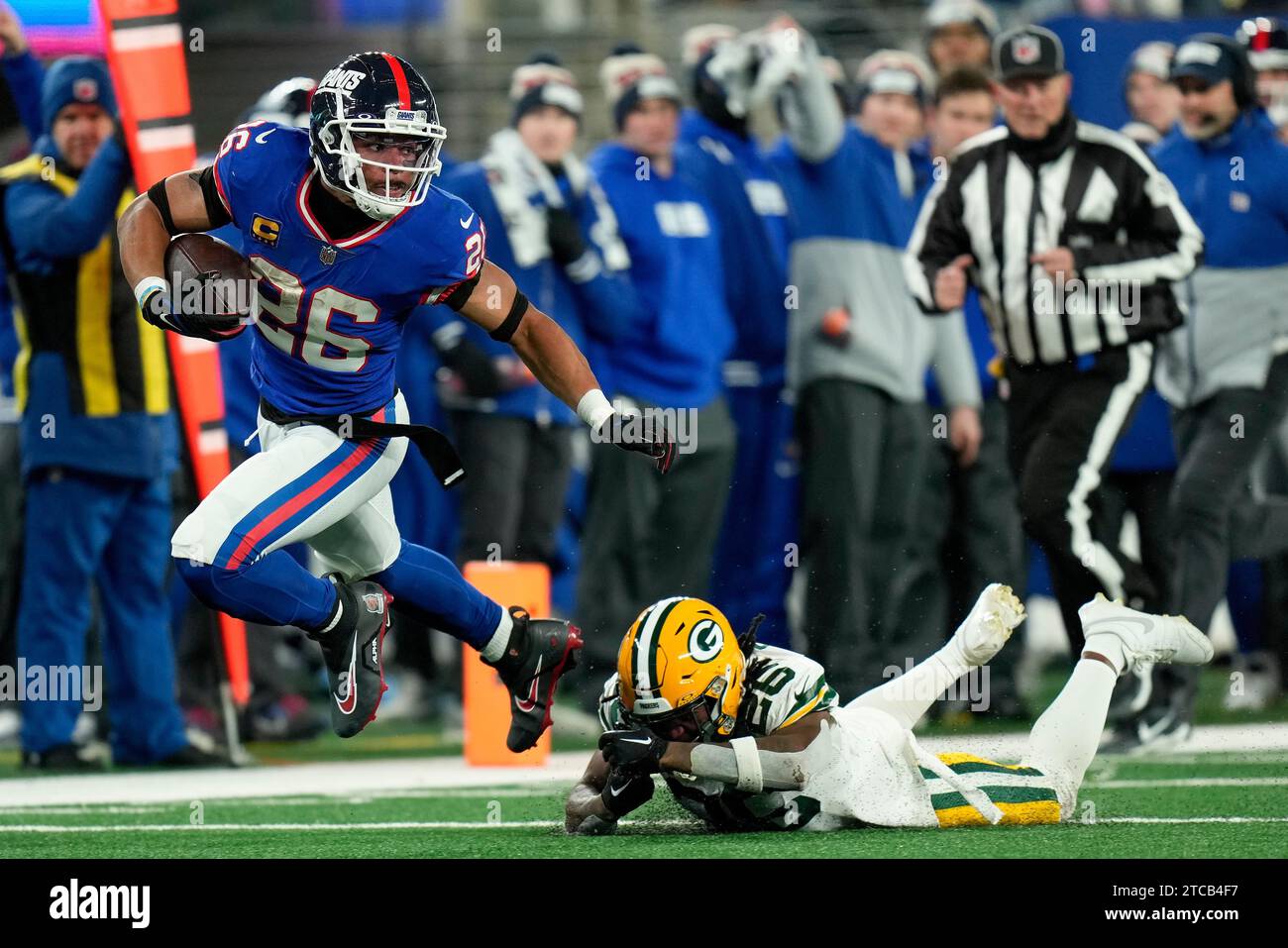 New York Giants running back Saquon Barkley (26) avoids a tackle by ...