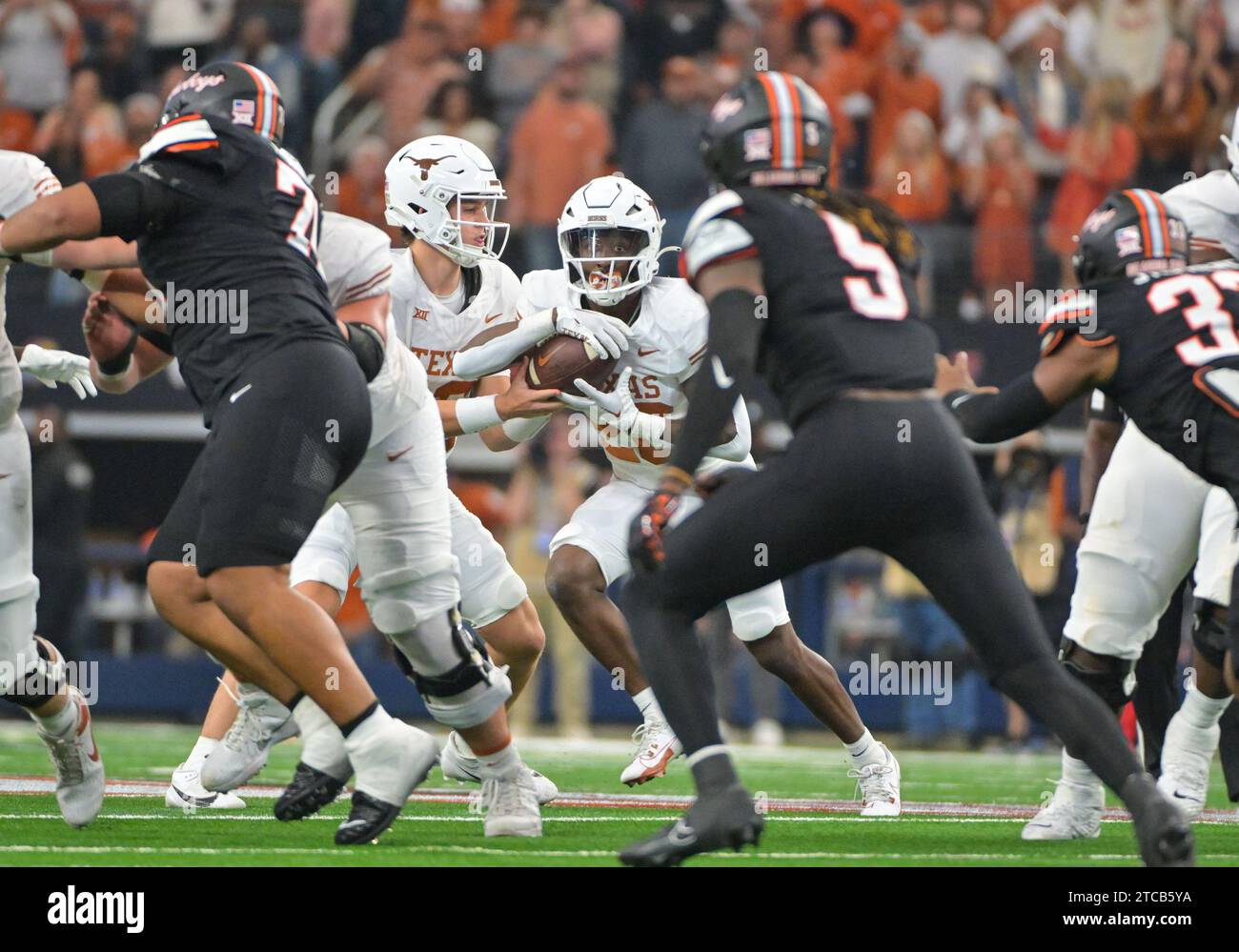 Arch manning texas hi-res stock photography and images - Alamy