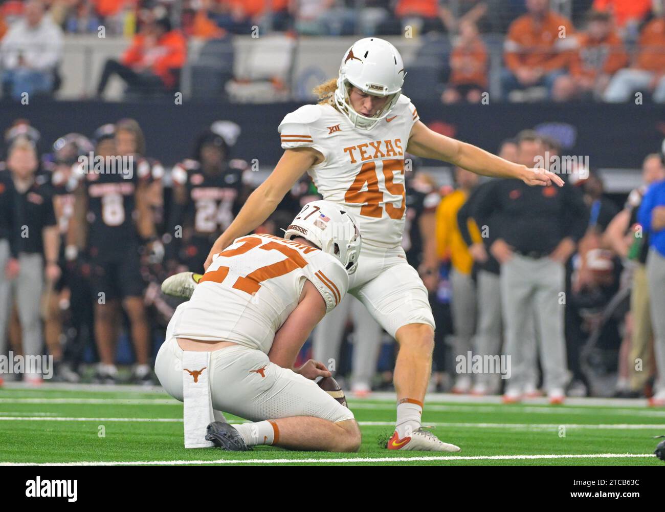 Arlington, Texas, USA. 2nd Dec, 2023. Texas Longhorns punter Ryan ...