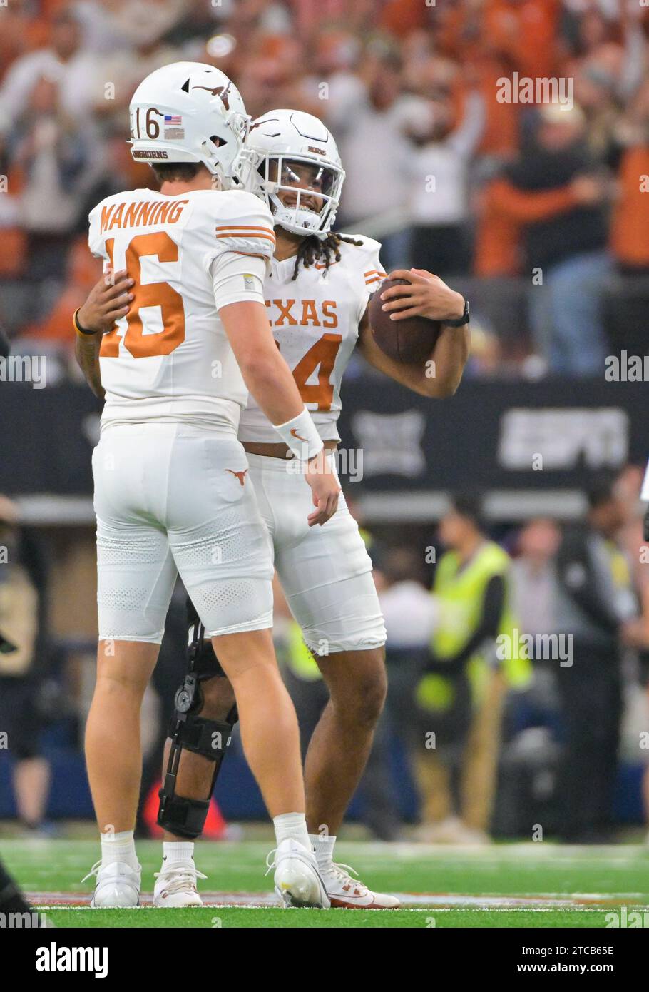 Arlington, Texas, USA. 2nd Dec, 2023. Texas Longhorns running back ...