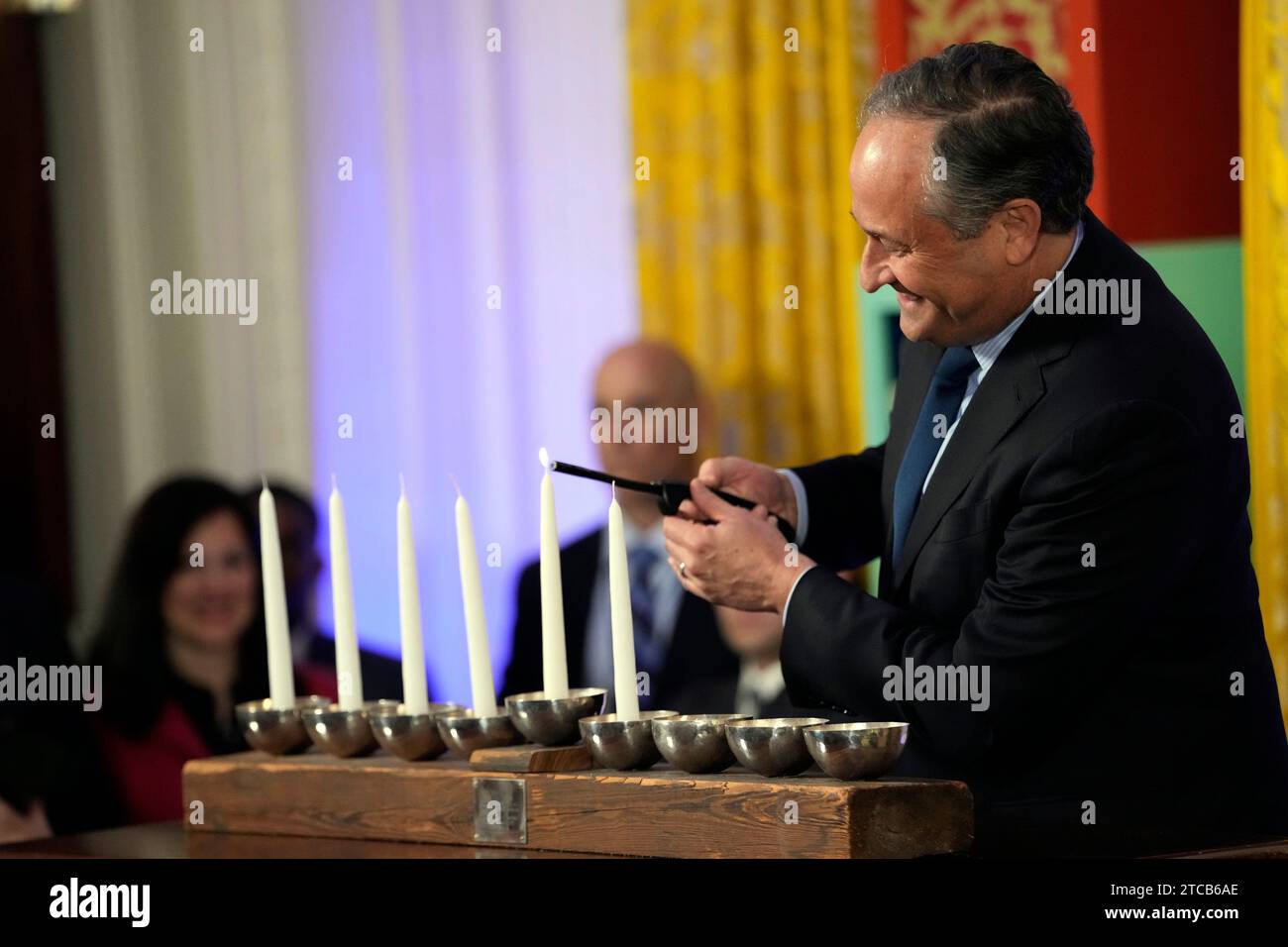 Second gentleman Doug Emhoff lights the Shamash during a Hanukkah ...
