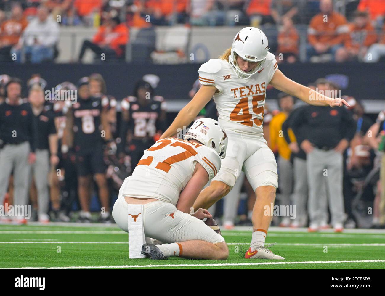 Arlington, Texas, USA. 2nd Dec, 2023. Texas Longhorns punter Ryan ...