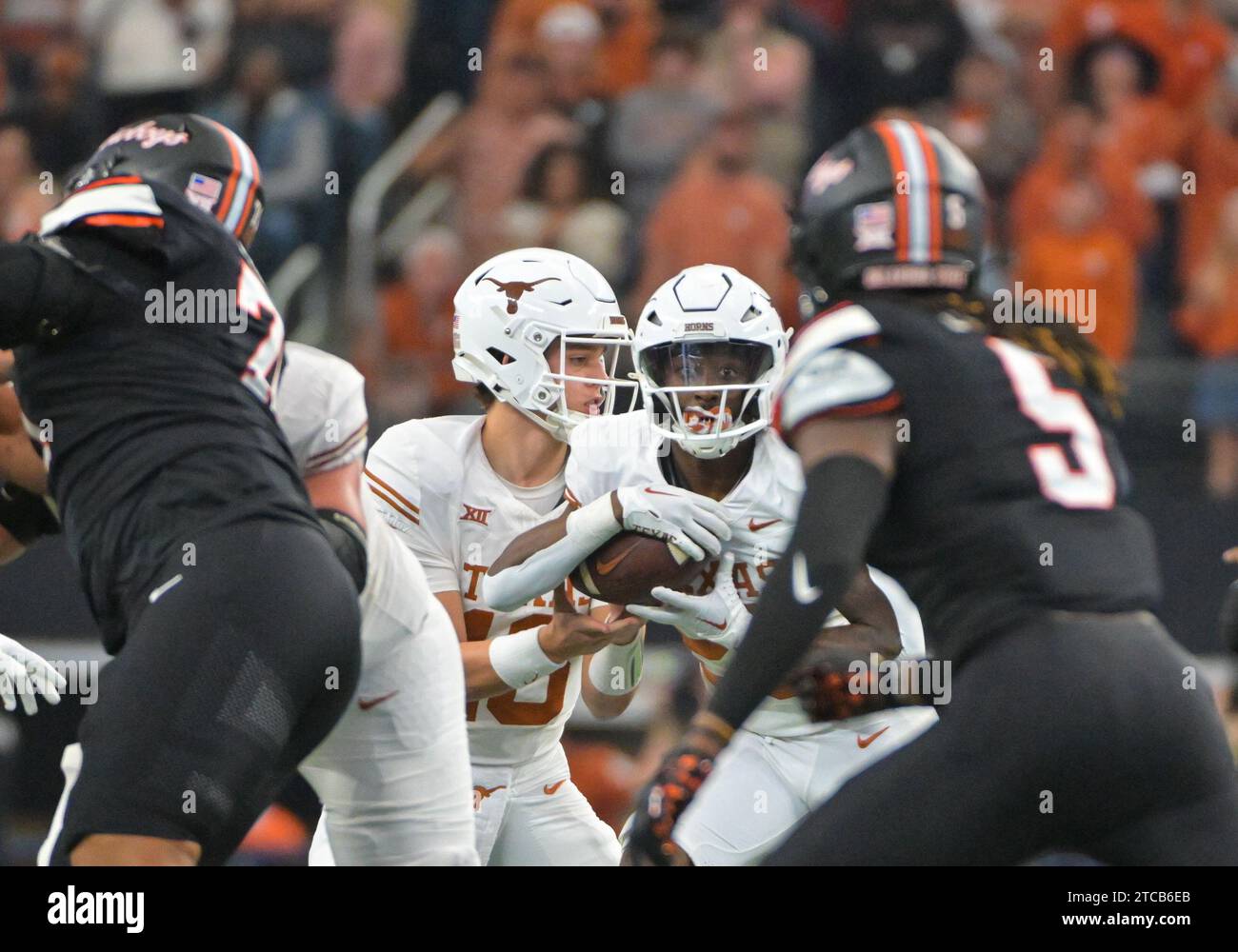 Arlington, Texas, USA. 2nd Dec, 2023. Texas Longhorns quarterback Arch ...