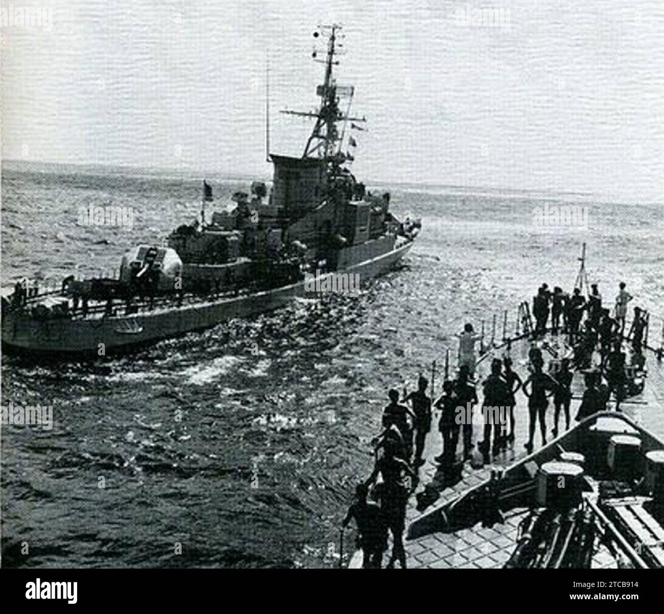 West German frigate Braunschweig (F225) prepares to tow HMS Aurora (F10 ...