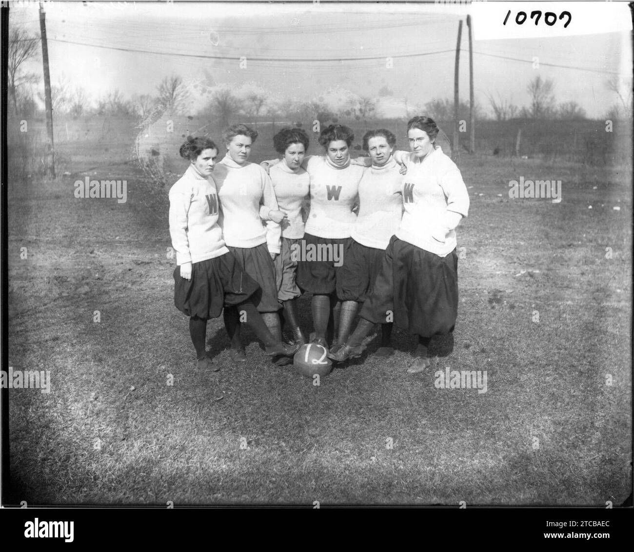 Western College basketball team ca. 1910 (3200512446 Stock Photo - Alamy