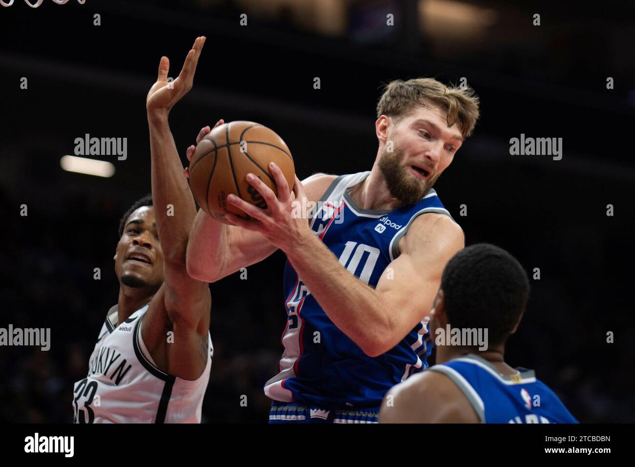 Sacramento Kings forward Domantas Sabonis (10) pulls down a rebound in front of Brooklyn Nets ...