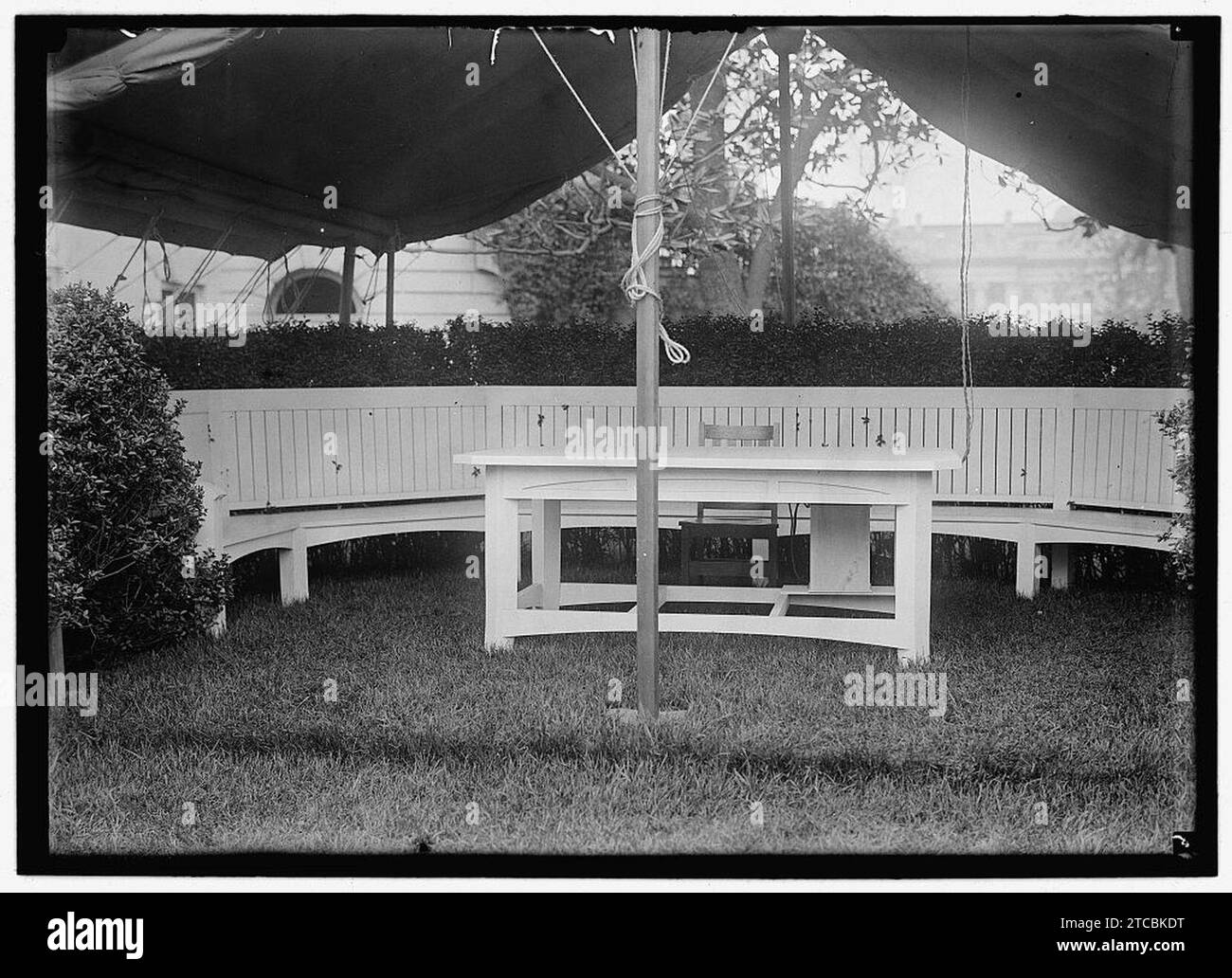 White historic house garden Cut Out Stock Images & Pictures - Alamy