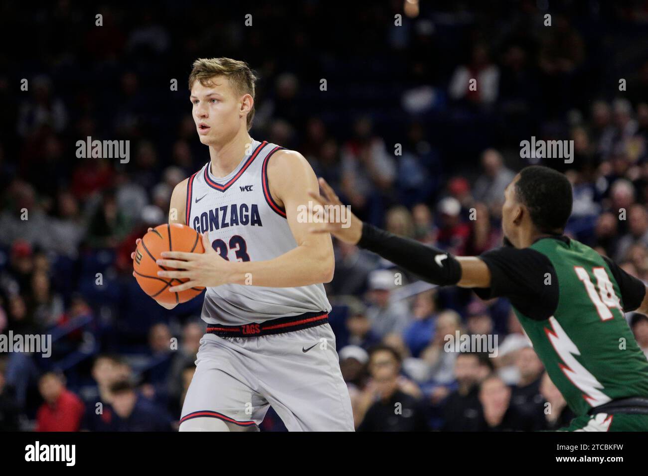 Gonzaga forward Ben Gregg (33) controls the ball while pressured by ...