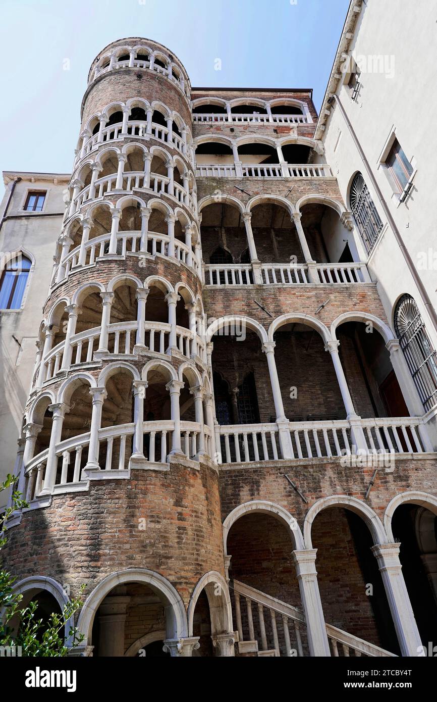 15th century gothic palace hi-res stock photography and images - Alamy