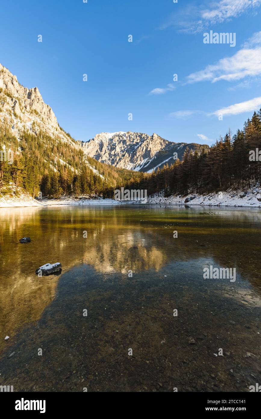 Peaceful mountain view with famous green lake in Austria Styria ...