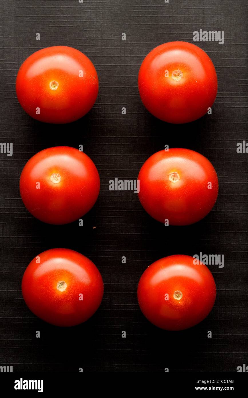 Tomatoes in dish top view hi-res stock photography and images - Alamy