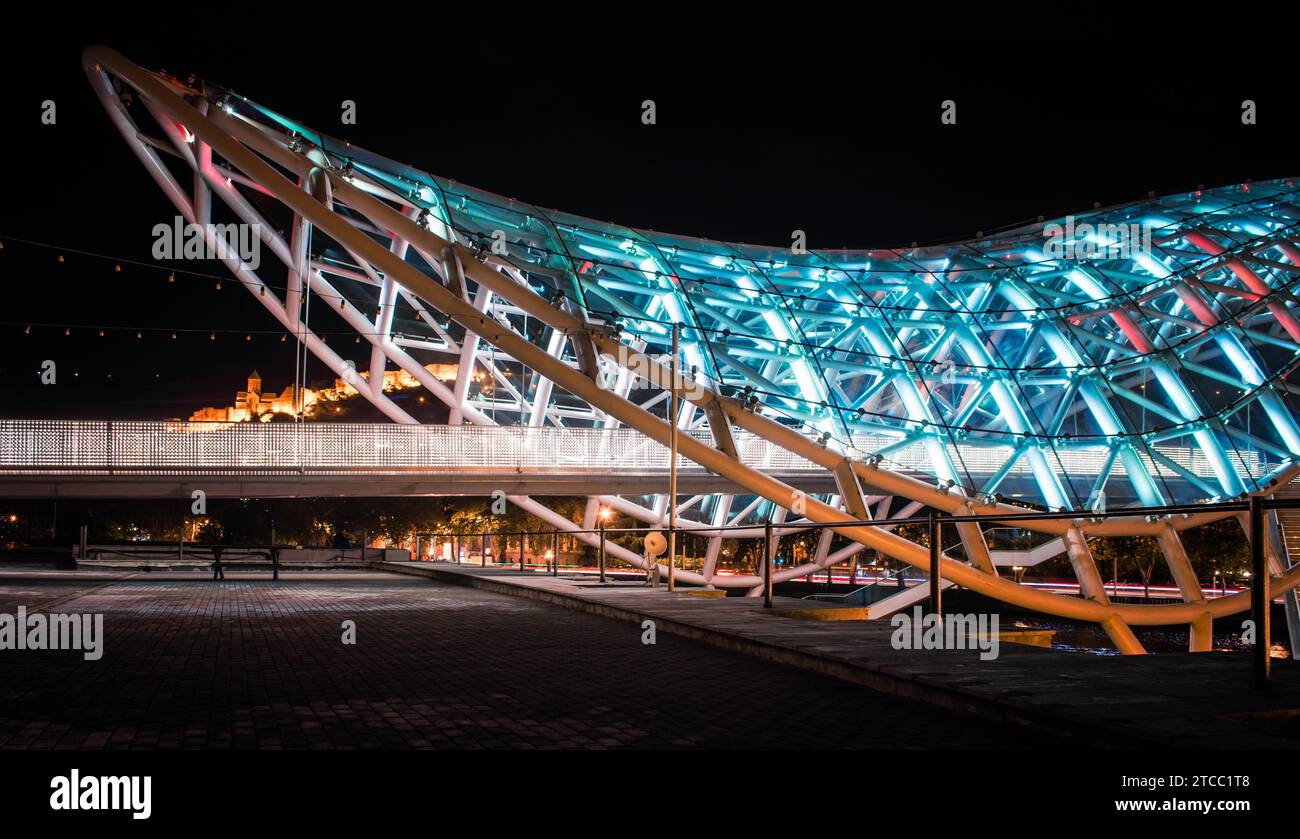 Modern bridge curve hi-res stock photography and images - Alamy