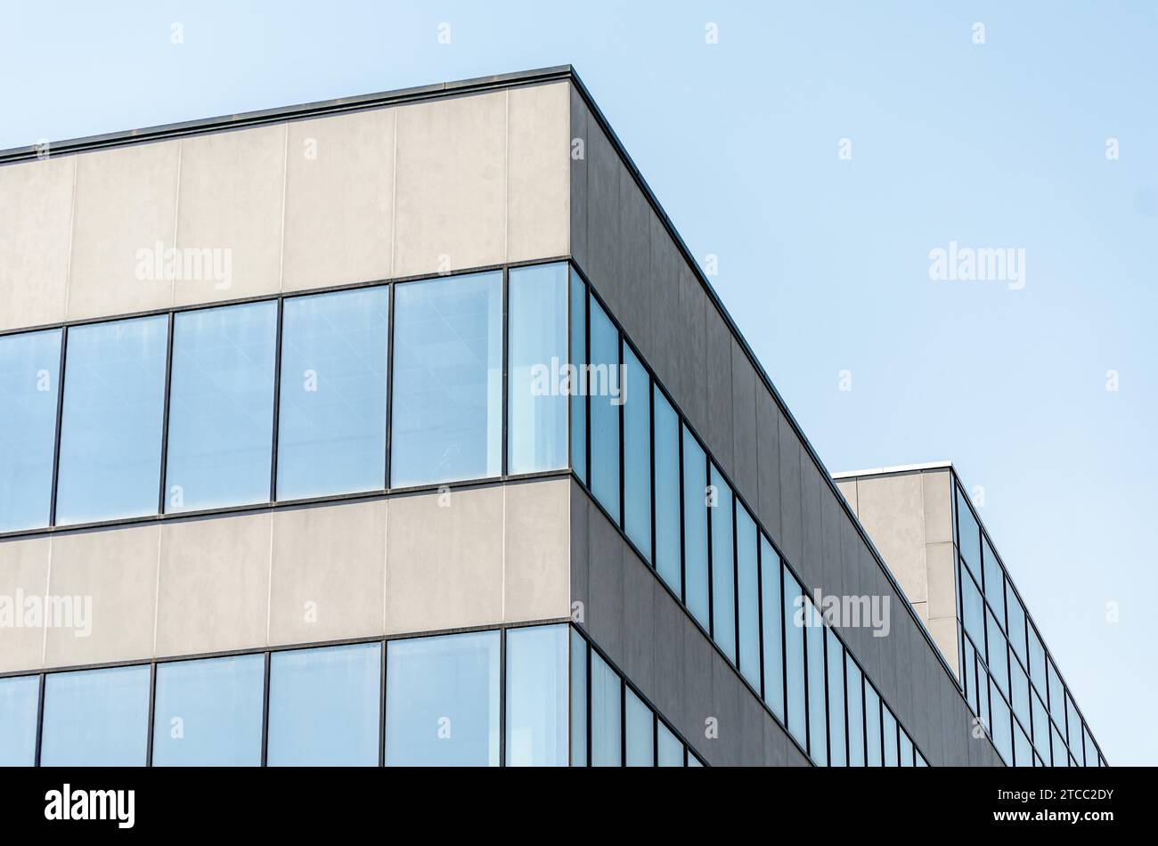 Empty windows hi-res stock photography and images - Alamy