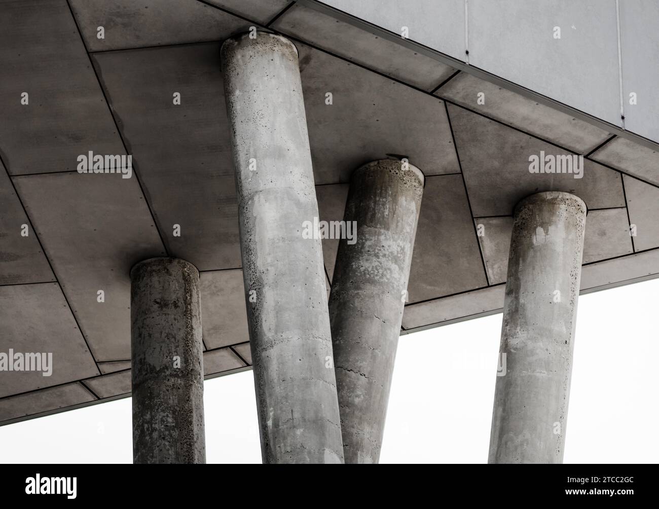Destroyed concrete pillar hi-res stock photography and images - Alamy