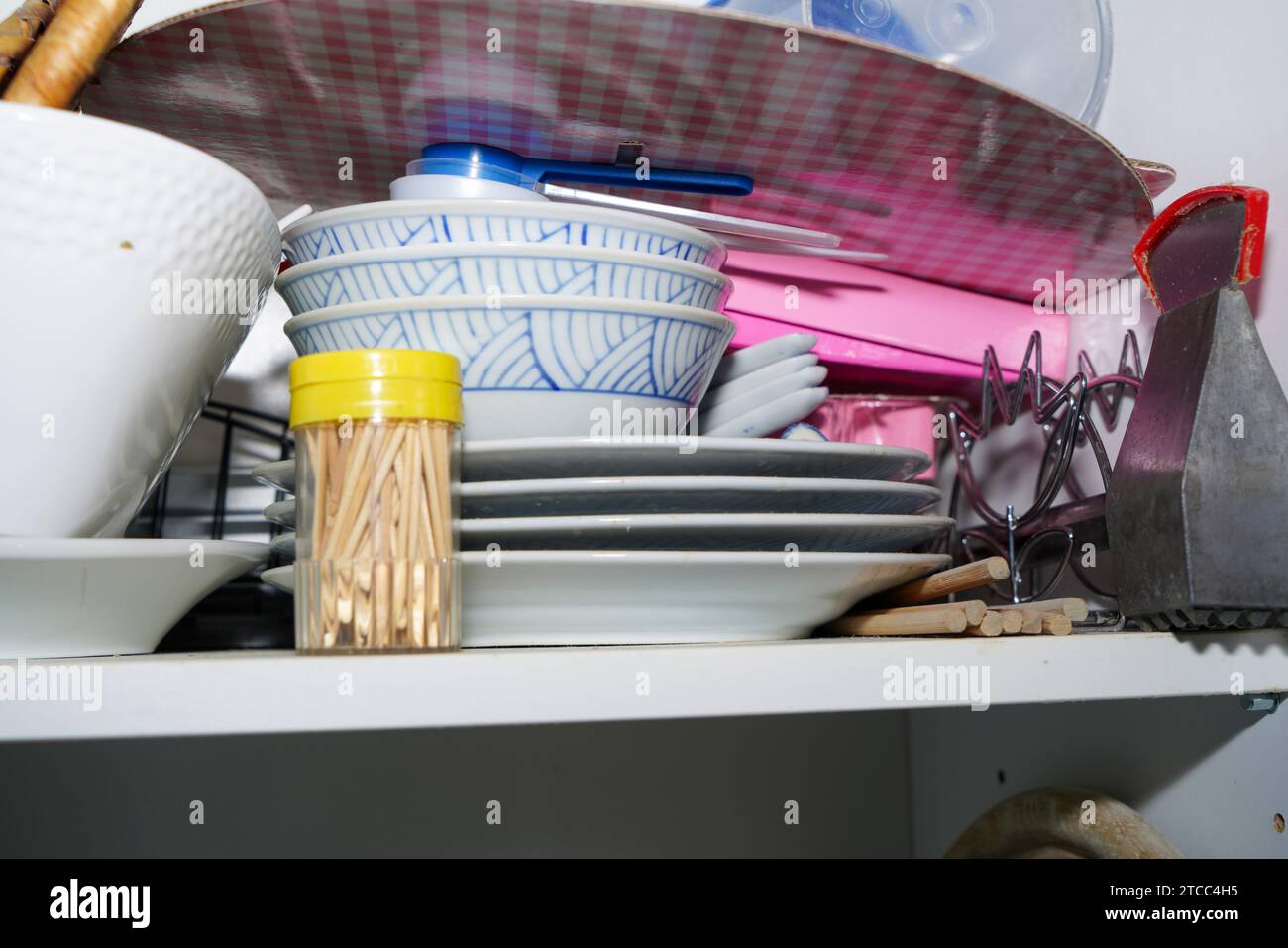 Kitchen box with dishes, plates, cups and glasses in detail Stock Photo ...
