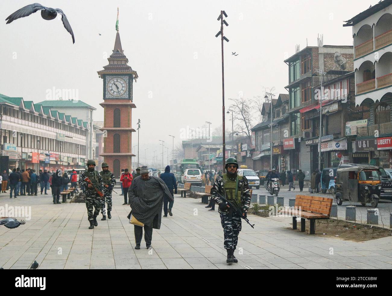 Indian paramilitary soldiers patrol in Srinagar, Kashmir After Supreme ...