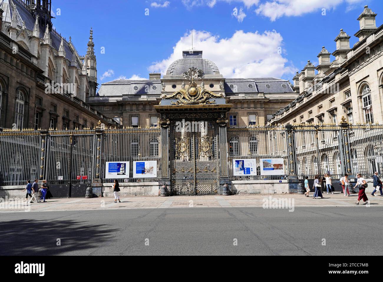 Justice palace of paris hi-res stock photography and images - Alamy