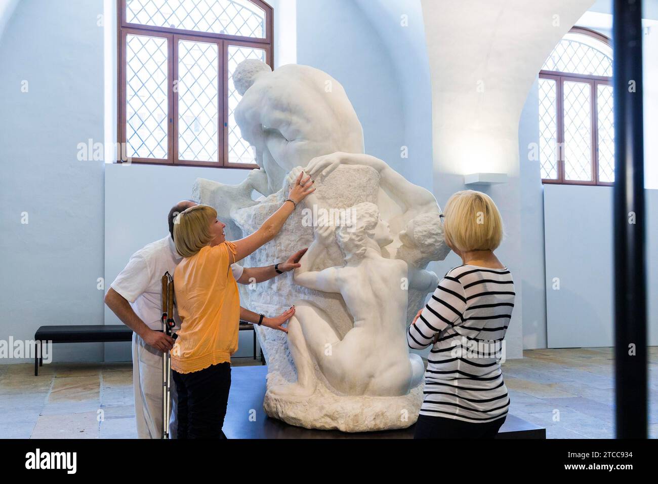 DEU Saxony Dresden Blind guests at the Albertinum Blind and visually ...
