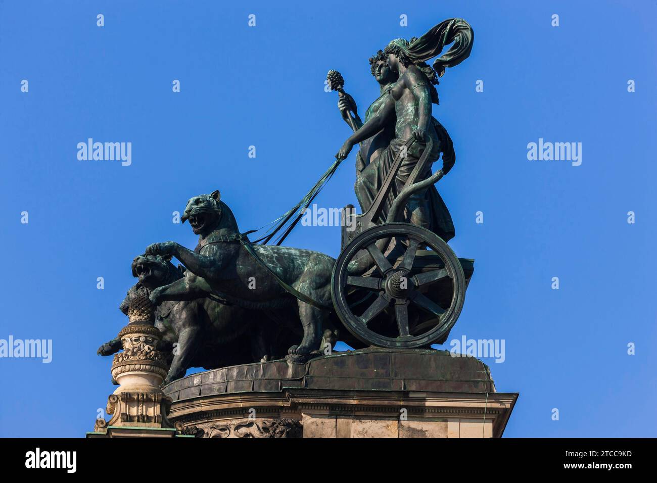 Dresden Panther Quadriga at the Semper Opera House Stock Photo - Alamy