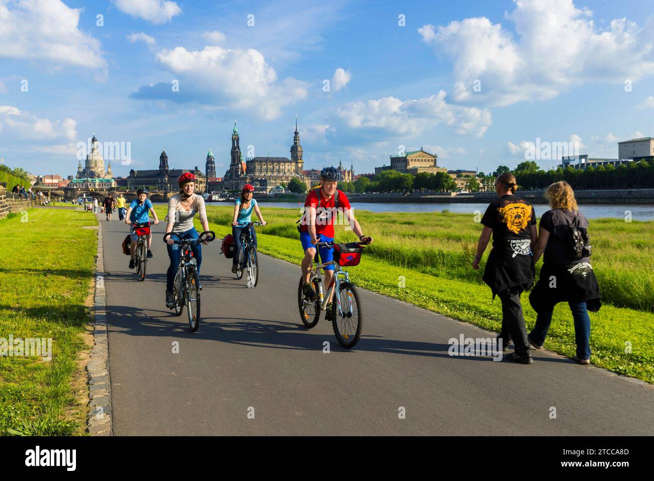 Elbe Cycle Route in Dresden Stock Photo - Alamy